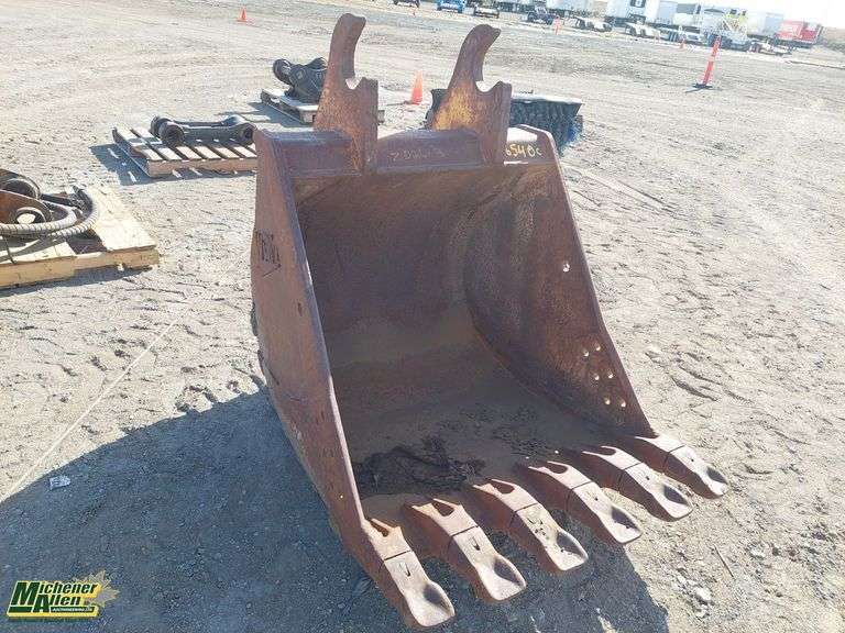 40" Excavator Digging Bucket WB - Michener Allen Auctioneering Ltd