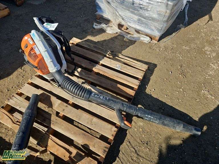 Pallet with Stihl Leaf Blower - Qty.1 - Michener Allen Auctioneering Ltd
