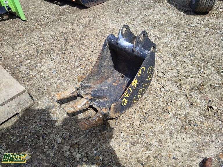 Bobcat 12in Digging Bucket - Michener Allen Auctioneering Ltd