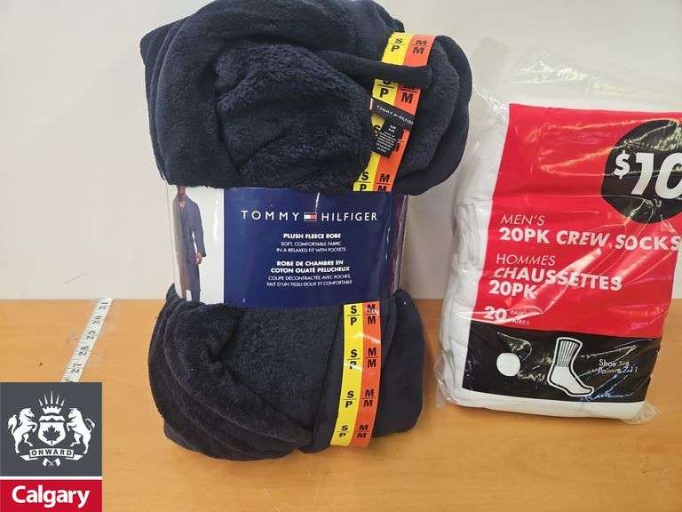 Men's S/M Robe and 20pk Socks - Michener Allen Auctioneering Ltd