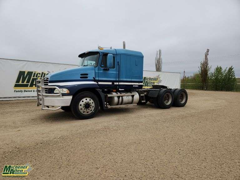 2001 Mack Vision T/A Sleeper Tractor - Michener Allen Auctioneering Ltd