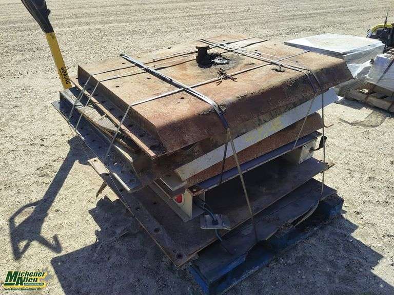 Pallet of 6 Kingpin Plates - Michener Allen Auctioneering Ltd