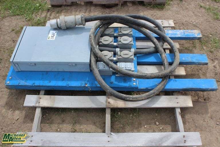 Square Distribution Panel with Breakers /Outlet Plugs Appleton 600V ...