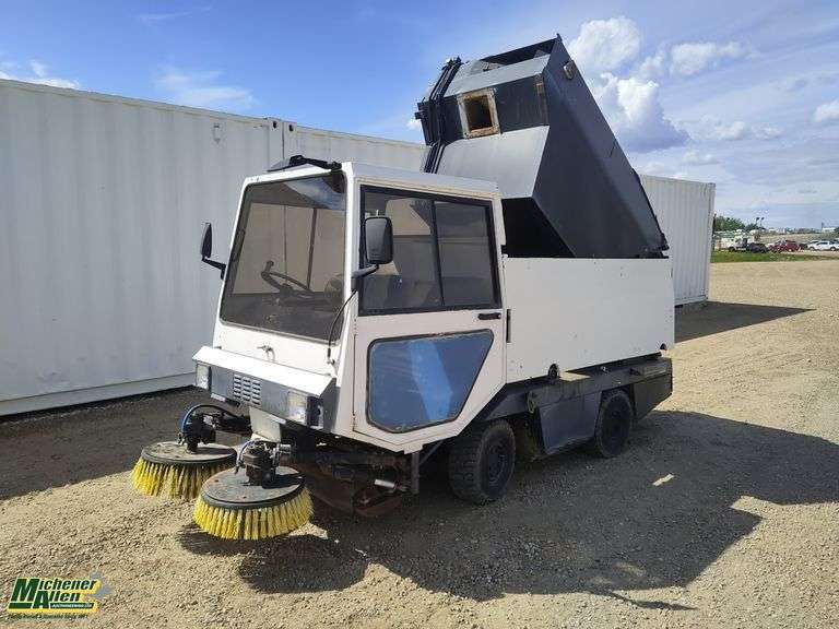 Johnston 2000 Dry Vac Street Sweeper - Michener Allen Auctioneering Ltd