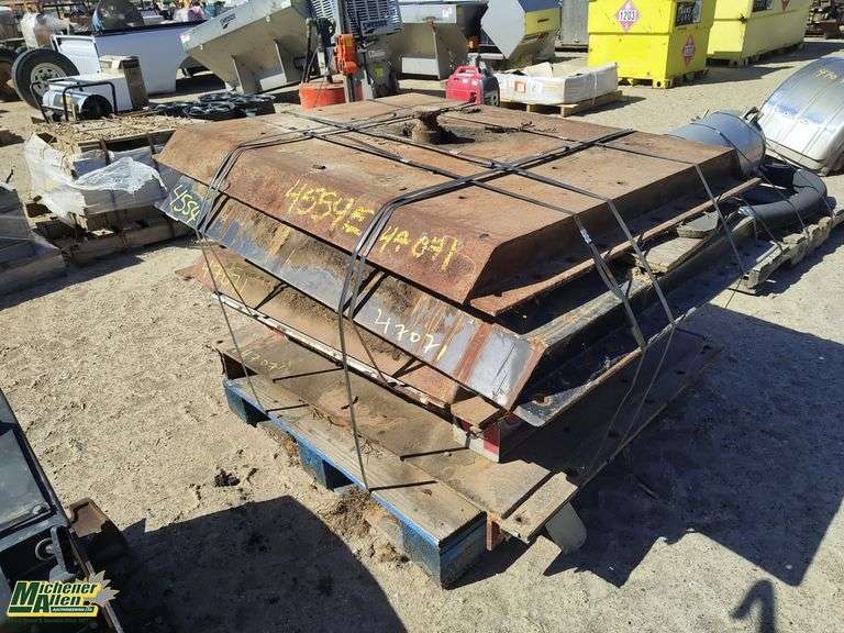 Pallet of 6 Kingpin Plates - Michener Allen Auctioneering Ltd