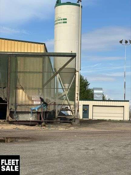 Crown Industries Hopper - Michener Allen Auctioneering Ltd