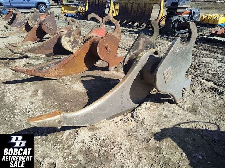 CAT 300 Series Ripper - Michener Allen Auctioneering Ltd