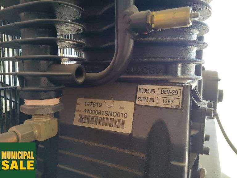 Devair Pit Boss 58029-03 Shop Compressor - Michener Allen Auctioneering Ltd