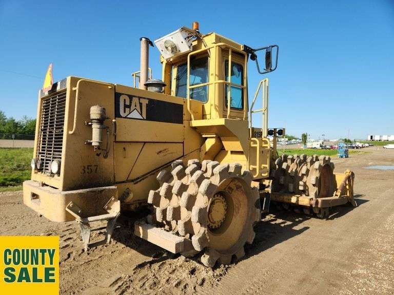 1993 CAT 815B Padfoot Compactor - Michener Allen Auctioneering Ltd
