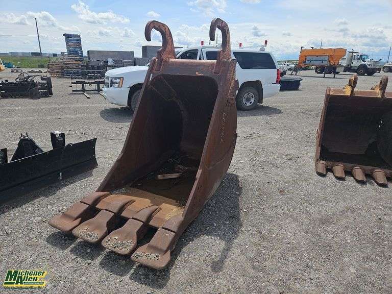 Bucket Approx 39" - Michener Allen Auctioneering Ltd
