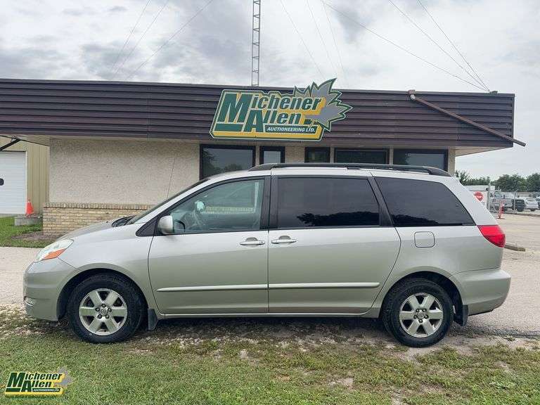2006 Toyota Sienna LE 7-Passenger 4dr Mini-Van - Michener Allen ...