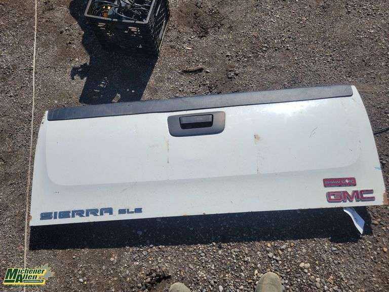Tail gate from a GMC SIERRA 2008 - Michener Allen Auctioneering Ltd