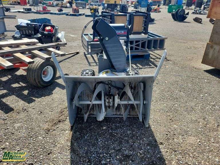 Snowblower 30 inch White 315E966H590 - Michener Allen Auctioneering Ltd