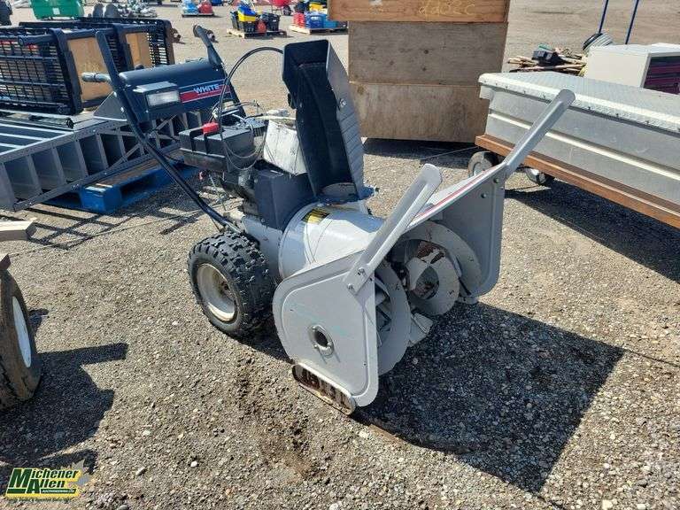 Snowblower 30 inch White 315E966H590 - Michener Allen Auctioneering Ltd