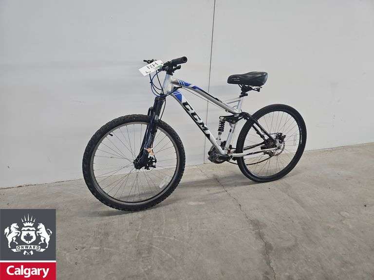 Silver Men's CCM DS-650 - Michener Allen Auctioneering Ltd