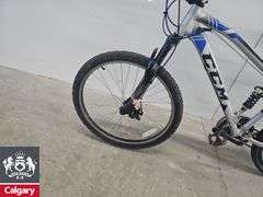 Silver Men's CCM DS-650 - Michener Allen Auctioneering Ltd