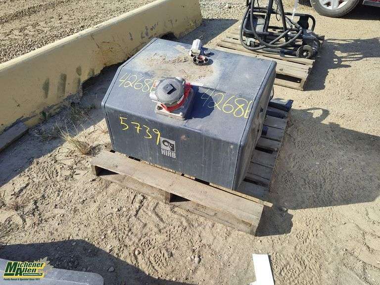 Hydraulic Wet Kit Tank and Straps - Michener Allen Auctioneering Ltd