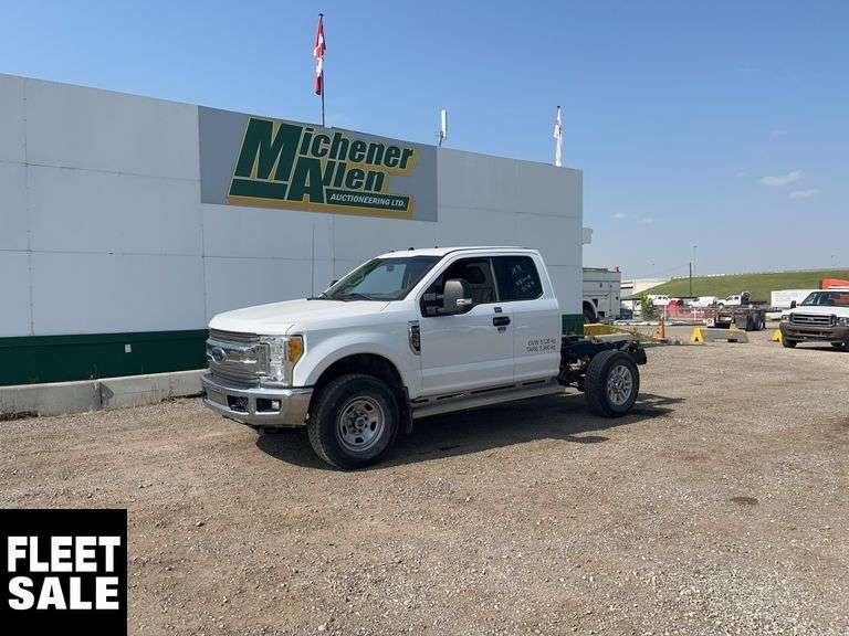 2017 Ford F-350 Super Duty 4X4 Single Rear Wheel Cab & Chassis ...