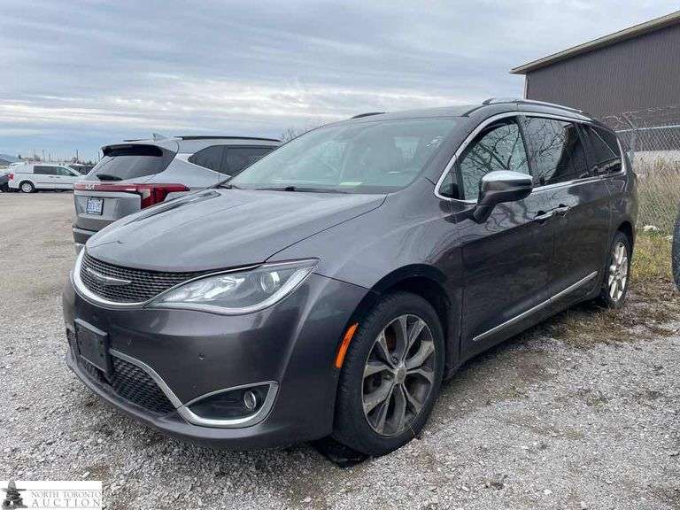 2017 CHRYSLER PACIFICA LIMITED - North Toronto Auction