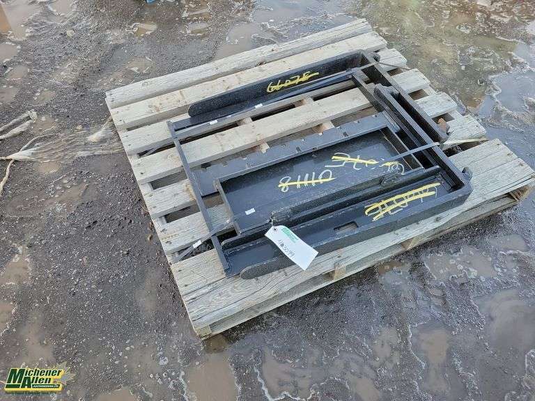 Champion Mini Hoe forklift forks - Michener Allen Auctioneering Ltd