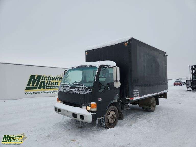 2004 GMC W5500 S/A Cube Van - Michener Allen Auctioneering Ltd