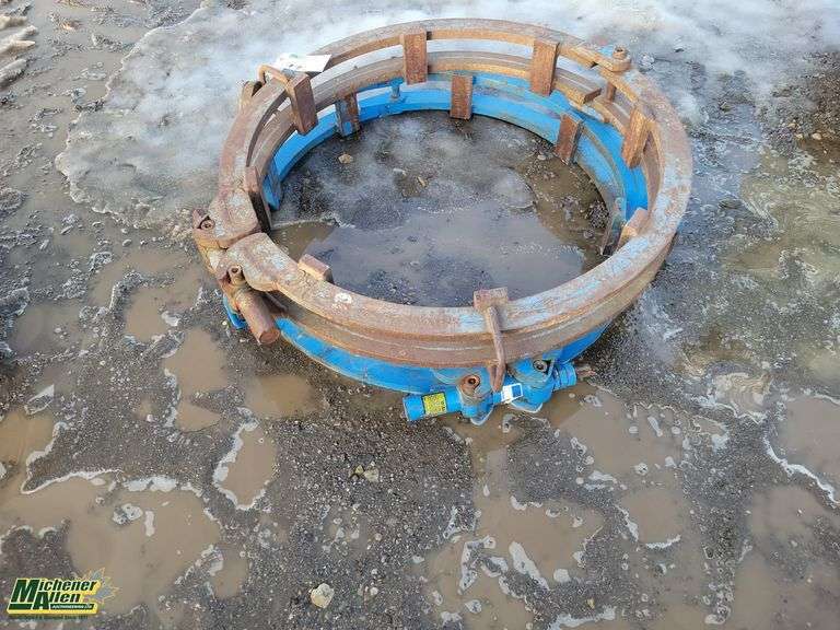 2x external pipe line-up clamp - Michener Allen Auctioneering Ltd