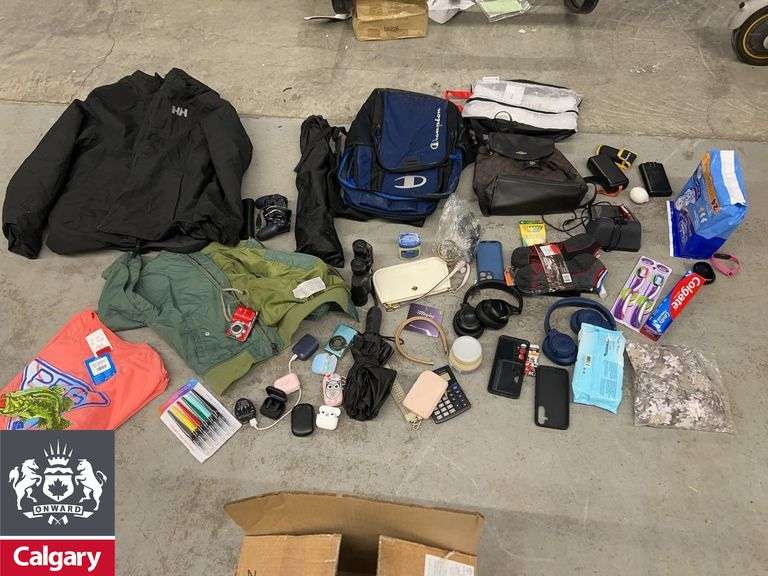 One box miscellaneous personal items - Michener Allen Auctioneering Ltd