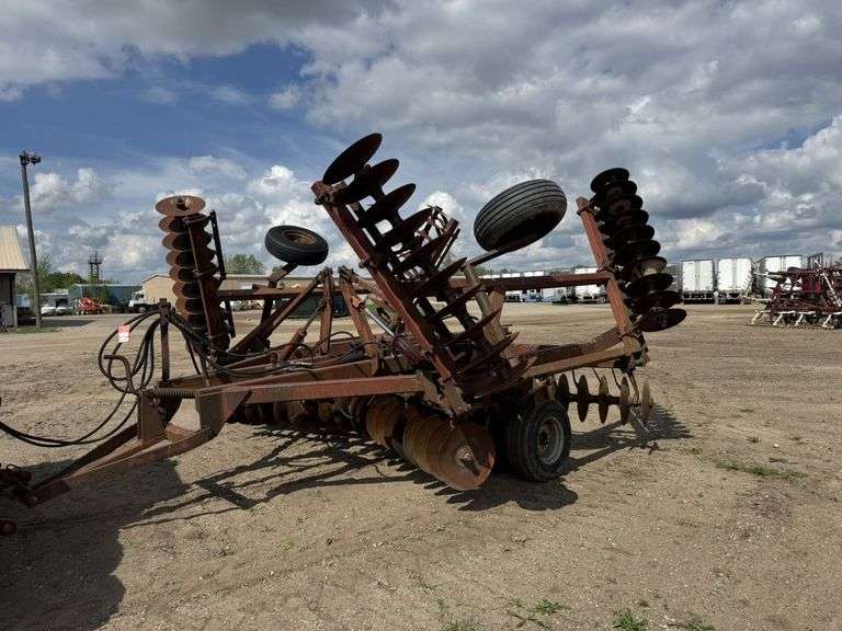 CASE INTERNATIONAL 490 DISC - Miedema Auctioneering