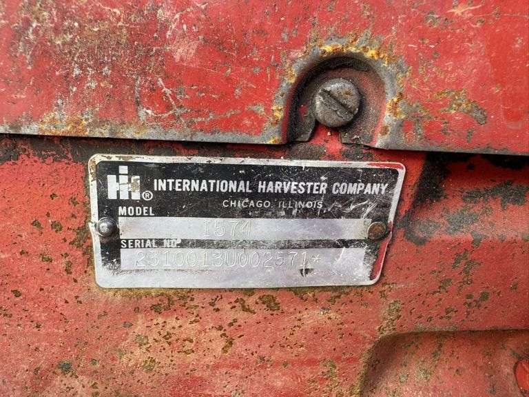 1974 INTERNATIONAL 574 TRACTOR - Miedema Auctioneering