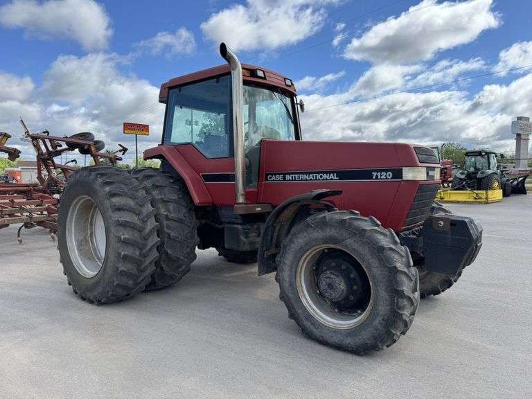 1990 CASE IH 7120 MAGNUM TRACTOR - Miedema Auctioneering