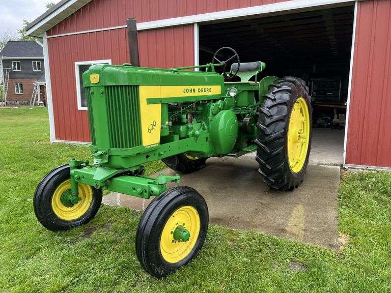John Deere 620 Tractor - Miedema Auctioneering