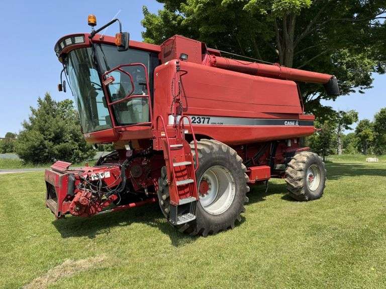 2006 CASE IH 2377 COMBINE - Miedema Auctioneering