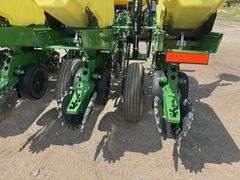 2014 John Deere 1750 Planter 6R30'' - Miedema Auctioneering