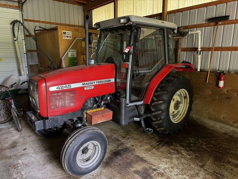 2002 MASSEY FERGUSON 4245 TRACTOR - Miedema Auctioneering