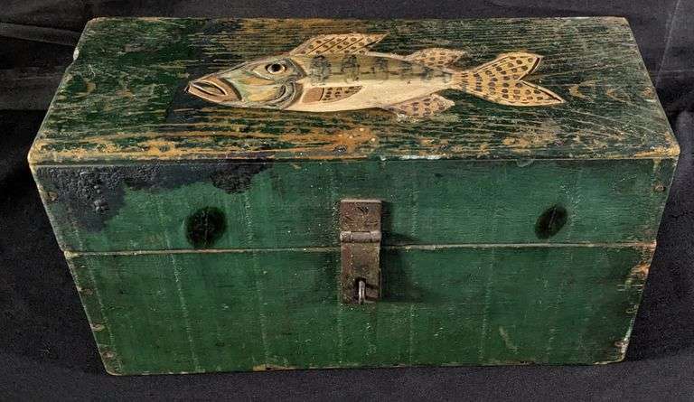 AWESOME PAINTED FOLK ART WOOD FISHNG TACKLE BOX CARVED FISH - Millers ...