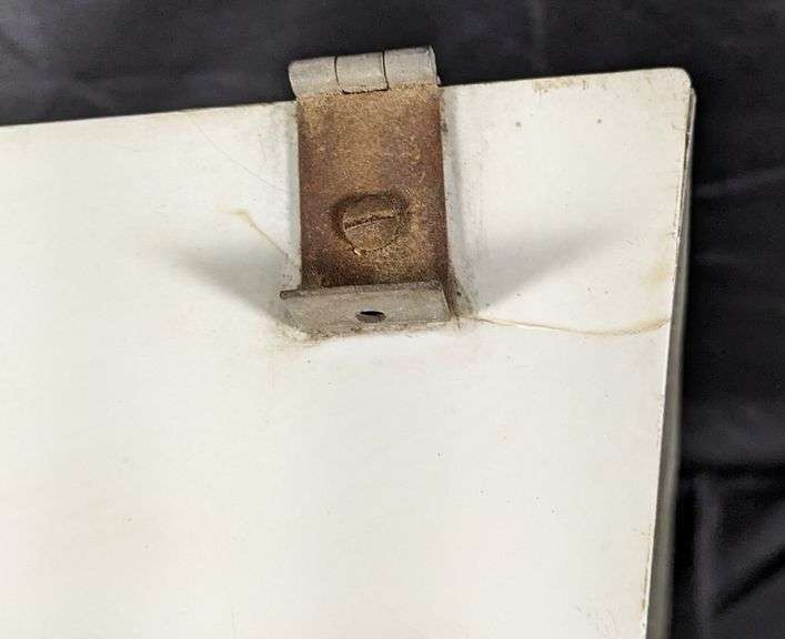 PABST BLUE RIBBON BEER LIGHTED MOTION SIGN - Millers Auction Co.