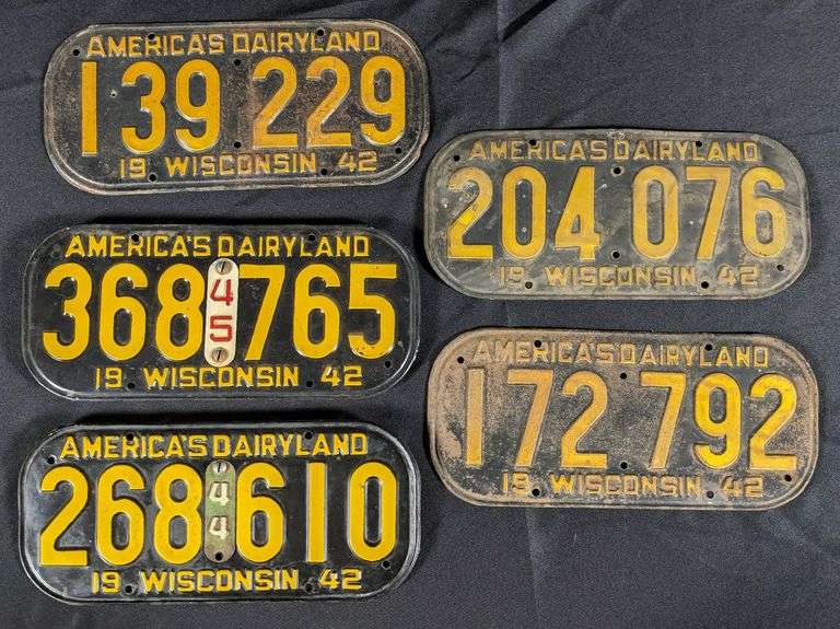 5 WISCONSIN WI WIS LICENSE PLATES 1942 1944 1945 - Millers Auction Co.