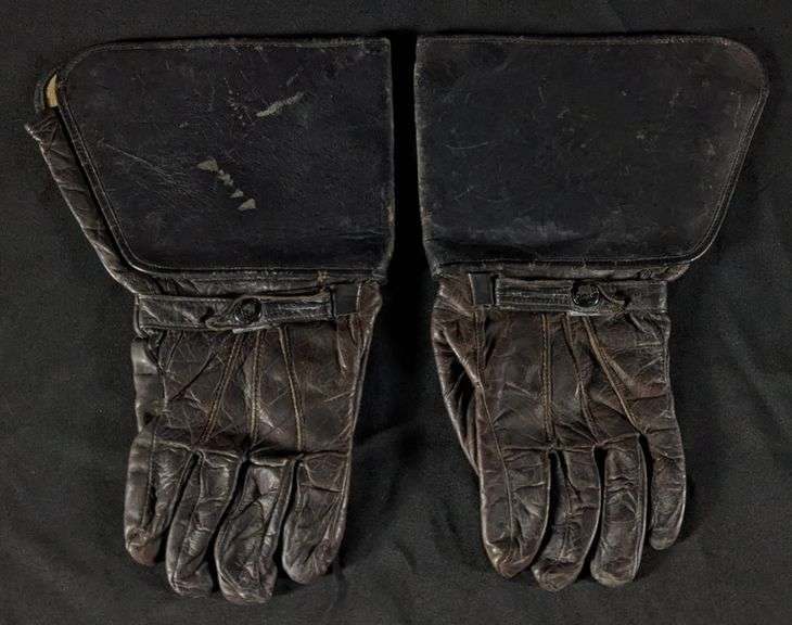 INDIAN MOTORCYCLE BRANDED LEATHER RIDING GAUNTLET GLOVES - Millers ...