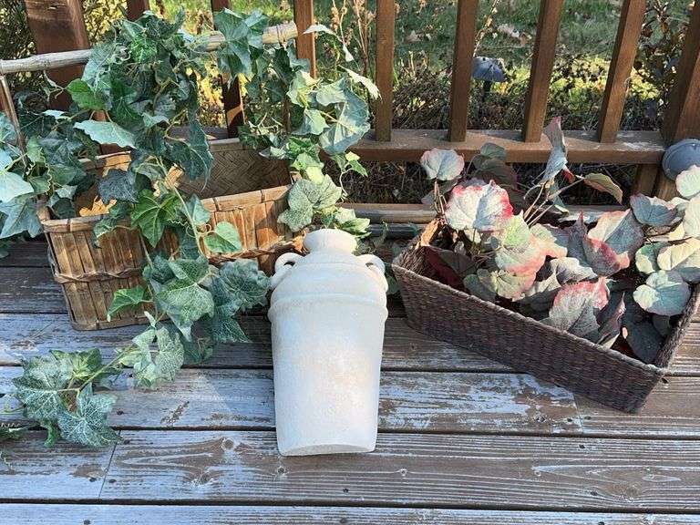 Baskets, wall art - McLaughlin Auctioneers, LLC- mc-bid.com