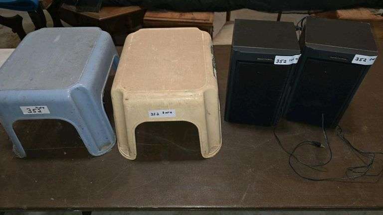 Realistic Minimus-7 Bookshelf Speakers and two footstools - McLaughlin ...
