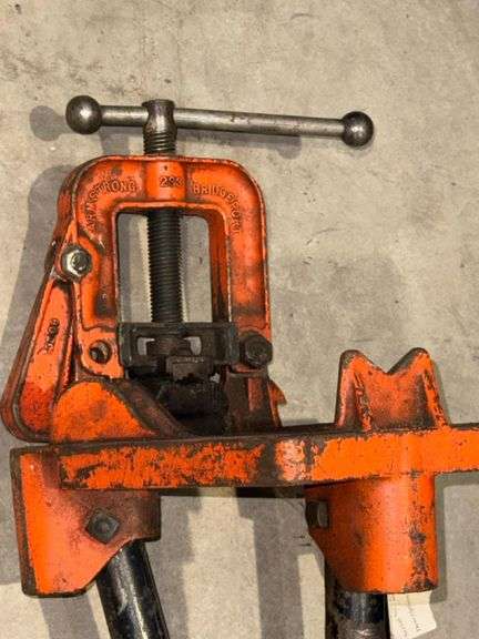 Armstrong 2B Pipe Stand with Vise, Steel, 2" Capacity, Orange ...