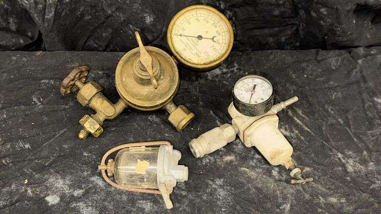 Pressure Regulators & Gauges, 0-200 PSI, Threaded Connections ...