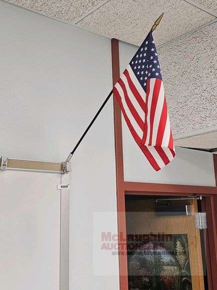 Large Whiteboard with Sliding Panels, Flag, Clock, Projection Screen ...