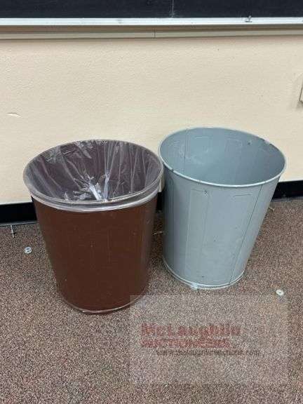 InFocus Ceiling Projector, Projection Screen, Wall Clock, Trash Cans ...