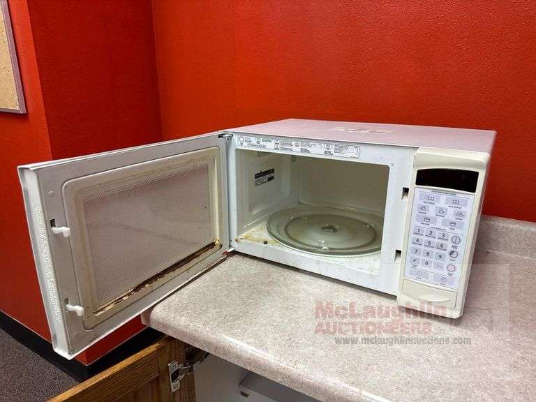 GE 1.1 cu ft Turntable Microwave Oven, 1100 Watts, White - McLaughlin ...
