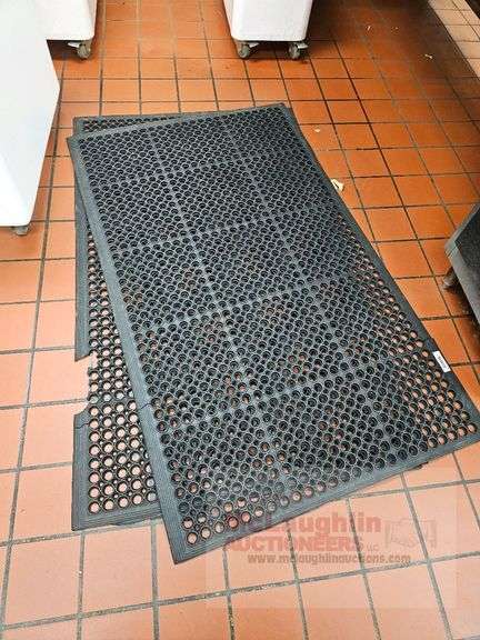 Black Rubber Anti-Fatigue Floor Mat, 3 ft x 5 ft, Circular Hole Pattern ...