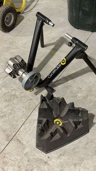 CycleOps Fluid 2 Bicycle Trainer, Fluid Resistance, Compatible with ...