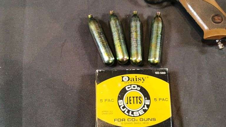 Daisy Model 200 CO2 Air Pistol, .177 Caliber, Includes CO2 Cartridges ...