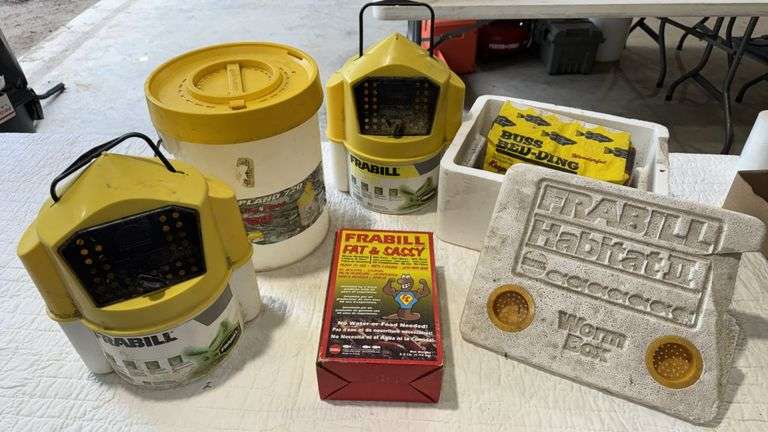 Frabill Fishing Bait Storage, Fat & Sassy, Flow Troll, No Water Needed ...