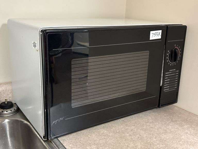 Magic Chef Microwave Oven, Manual Dial, Cooking Guide, Black/White ...